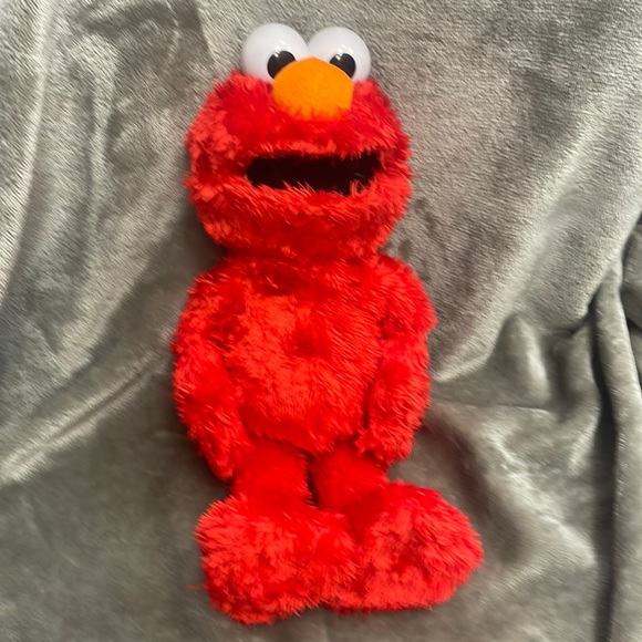 Sesame Street | Toys | Sesame Street Hug Me Elmo Hasbro 28 English ...